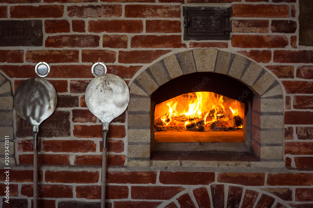 Traditional Italian Pizza Oven