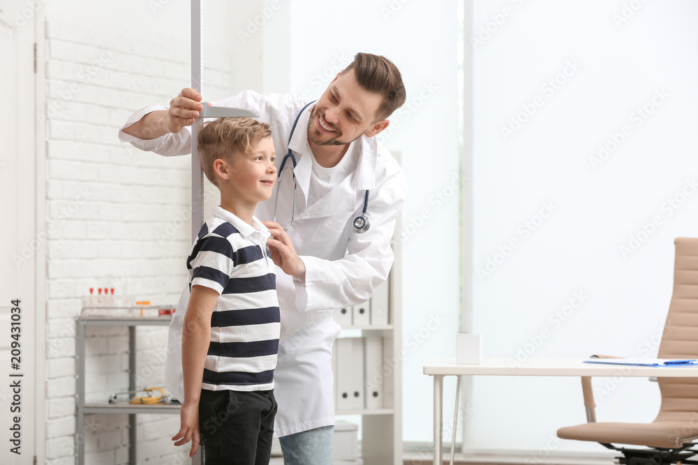 Doctor measuring little boy's height in hospital Stock Photo | Adobe Stock
