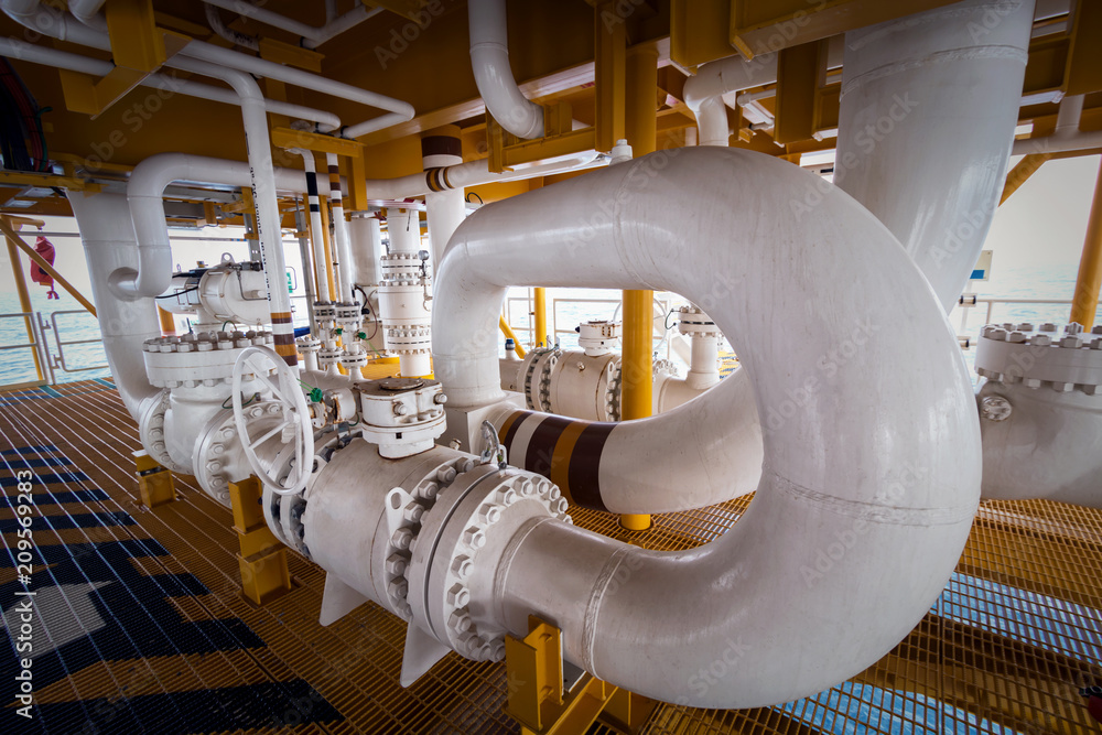 pipelines on oil and gas platform for production, Oil and gas process ...