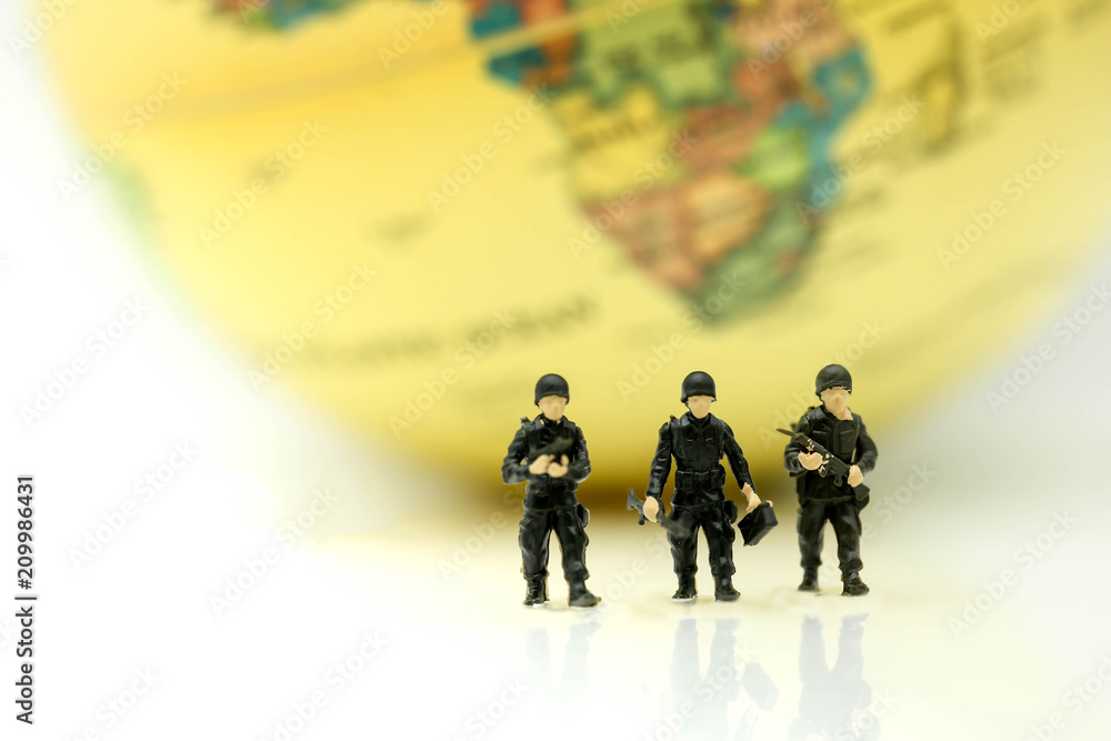 Miniature people : soldiers team with world map,War, army, military ...