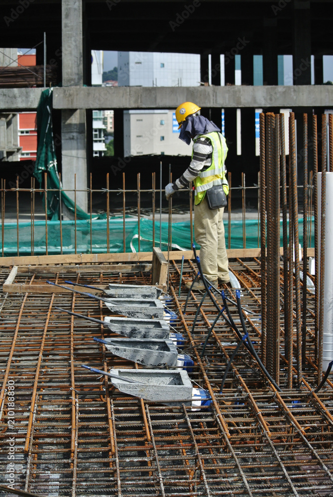 Pre-stress cable tendons anchor head for pre-stressed concrete at the ...