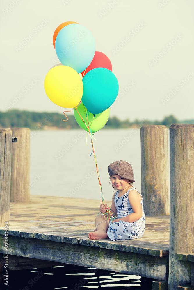 Stockfoto med beskrivningen Geburtstagsparty am See | Adobe Stock Stockfoto med beskrivningen Geburtstagsparty am See | Adobe Stock