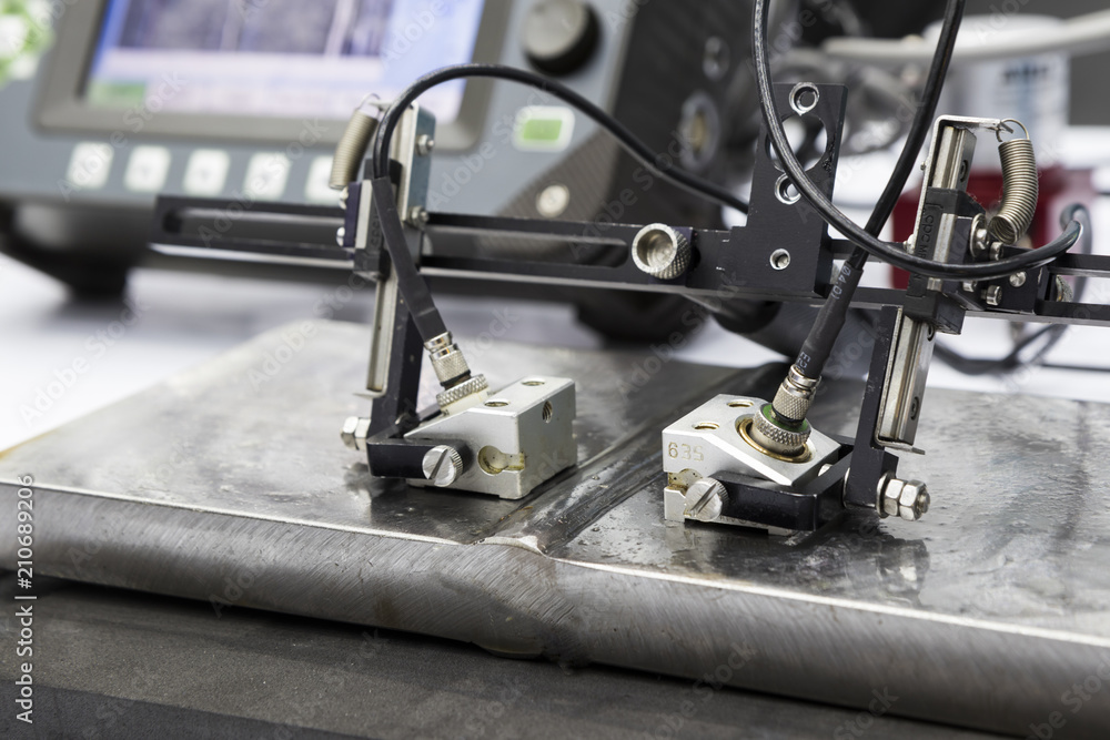 ultrasonic probe testing welding steel for defect inspection ; quality ...