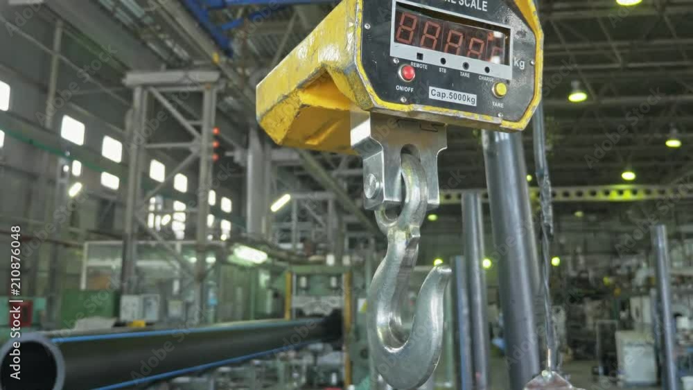 Industrial type 5000 kg digital weight scale hanging on hook of crane ...