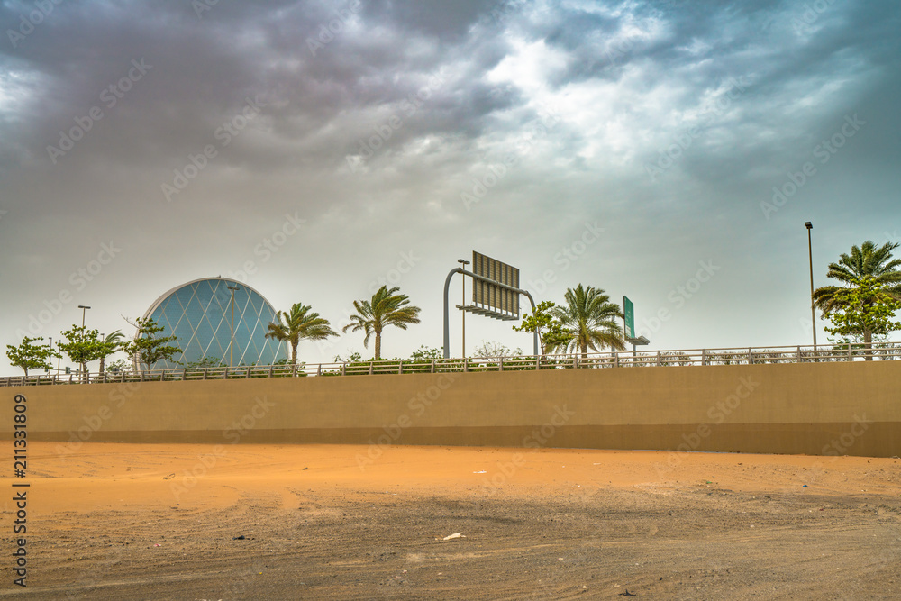 Foto de ABU DHABI,UNITED EMIRATES-20 MARCH: Aldar headquarters building ...