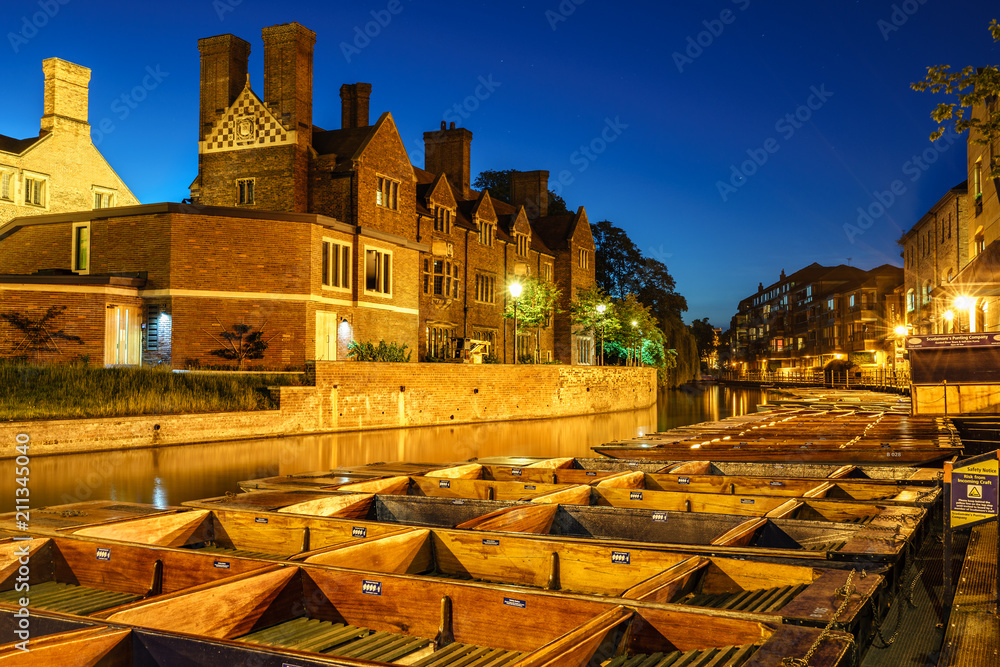 Punts on the River Cam - Cambridge town center at night, England Stock ...