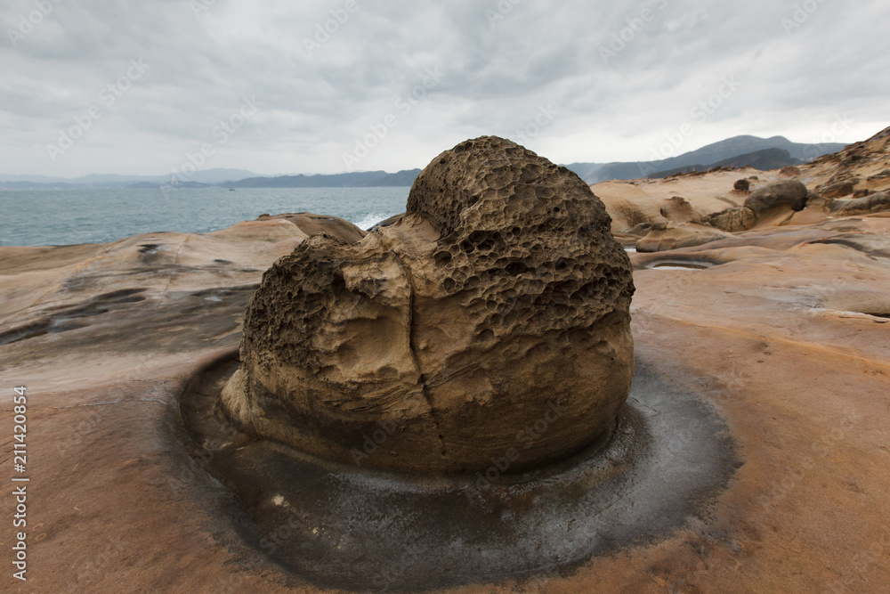 Taiwan Yehliu Geopark - Exotic Stone Formations, Coast of Taiwan ...