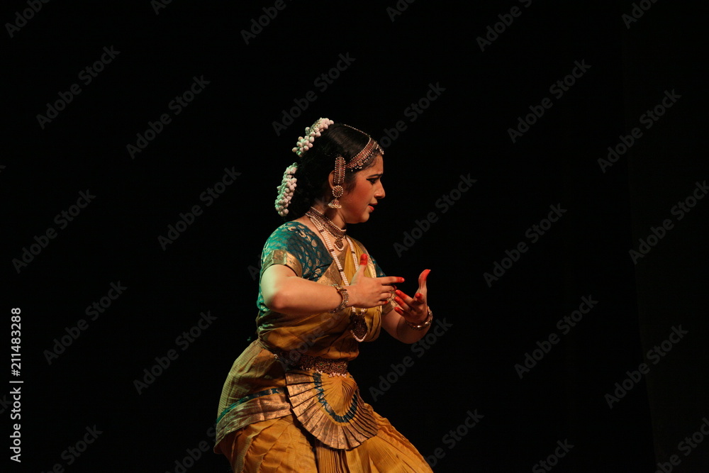Foto de bharatha natyam is one of the eight classical dance forms of ...