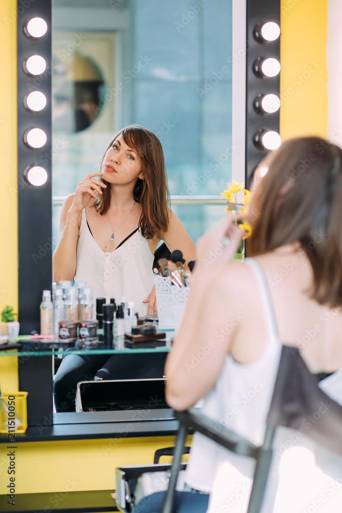 Girl Makeup Mirror | Saubhaya Makeup