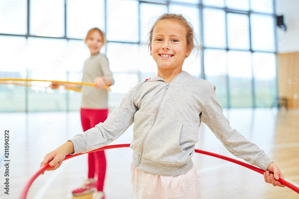 Mädchen macht Gymnastik mit Reifen Stock Photo | Adobe Stock