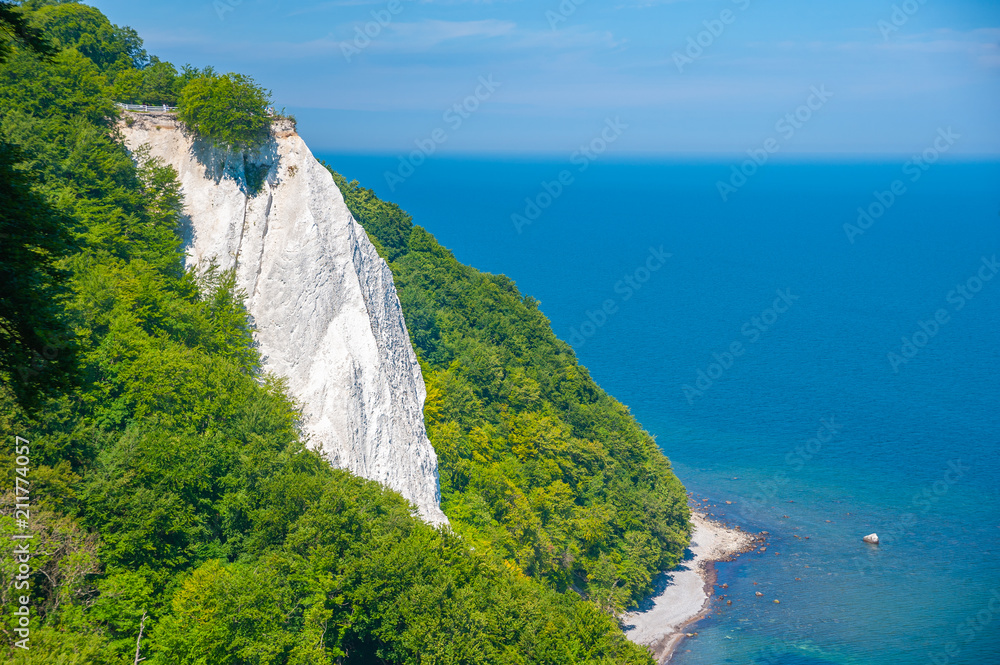 Landschaft mit Blick zum Königsstuhl bei Sassnitz auf der Insel Rügen ...