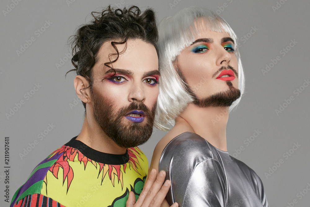 Foto de A transgender couple, 2 attractive male persons with beards and ...