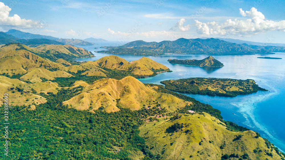 Foto de Aerial view of the private island from Komodo Island (Komodo ...
