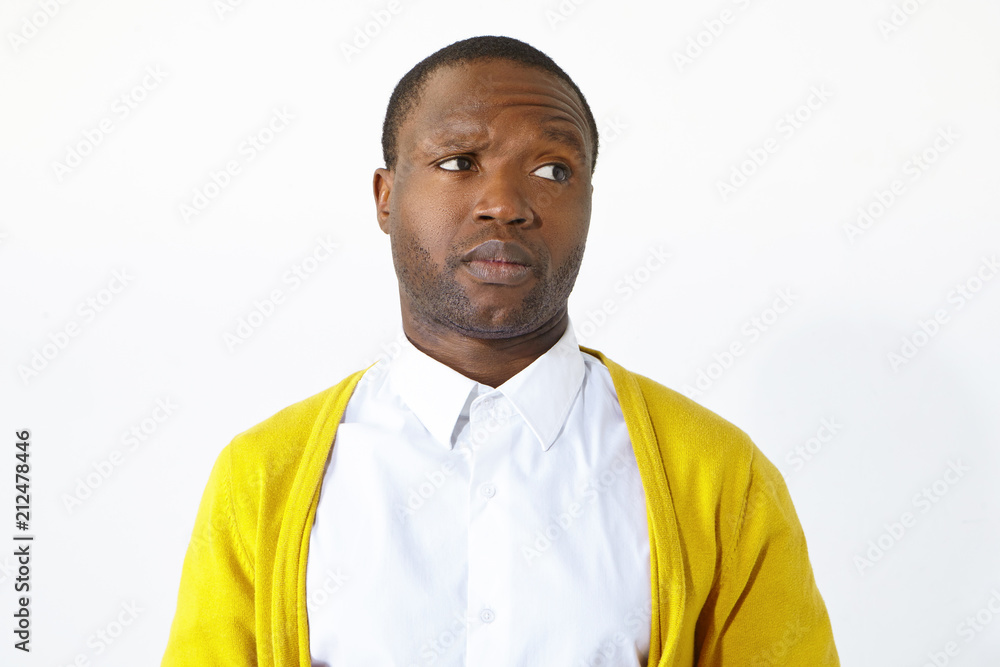 Foto Stock Picture of irritated unhappy young dark skinned man frowning ...
