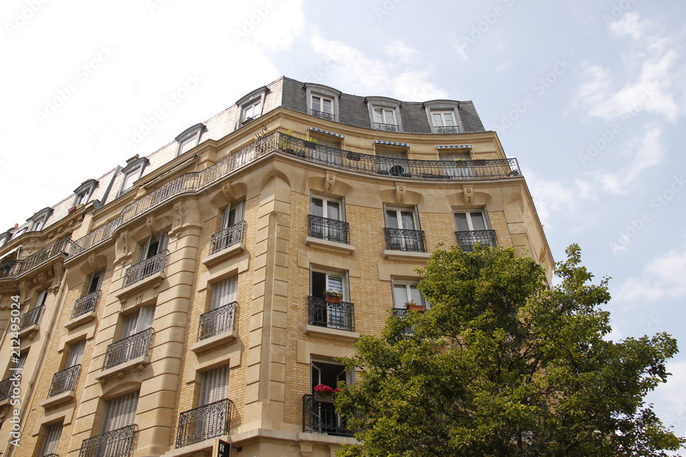Immeuble ancien du quartier Montsouris à Paris Stock Photo | Adobe Stock