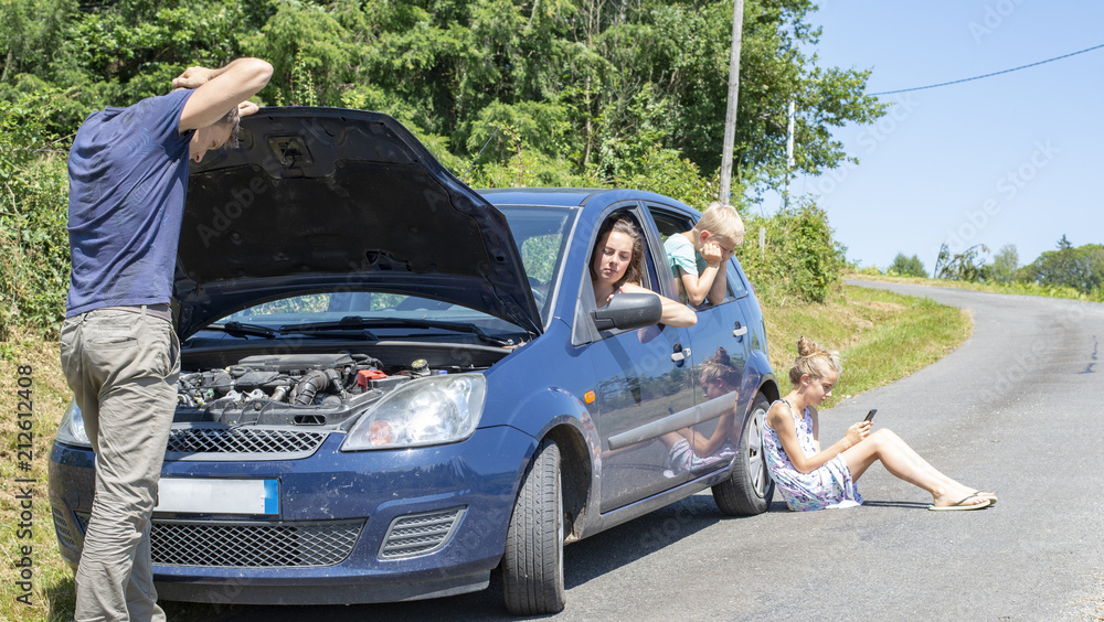 young family with car trouble on vacation Stock Photo | Adobe Stock