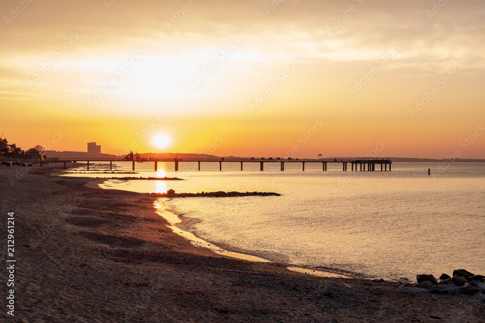 Sonnenuntergang am Strand von Niendorf Ostsee Stock Photo | Adobe Stock