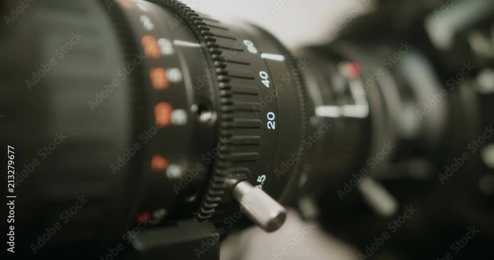 Vidéo Stock Details of a modern broadcast 4K camera - working rings on ...