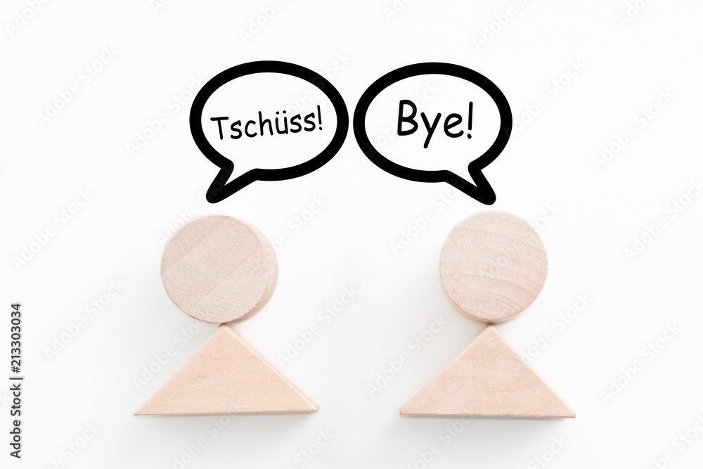 zwei Figuren verabschieden sich Stock-Foto | Adobe Stock