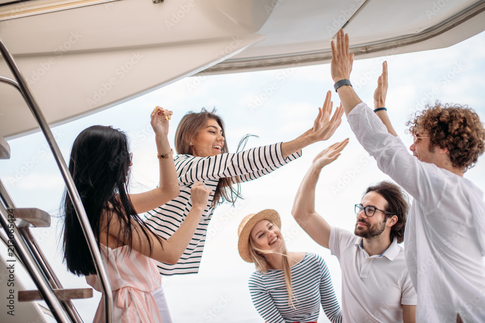 Foto de All together we done it! Conception of successful teambuilding ...