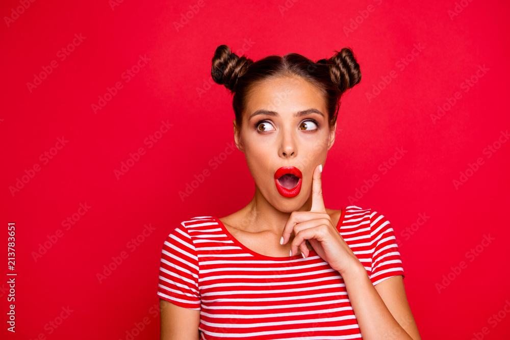 OMG! Close up face of shocked astonished girl with modern hairdo having ...