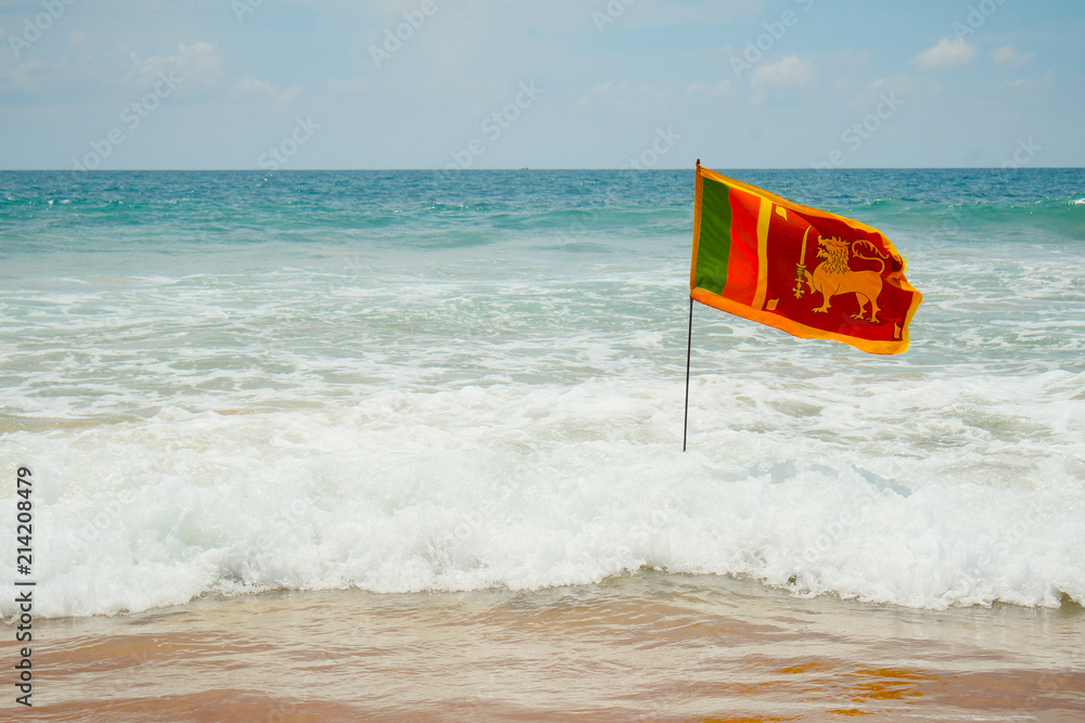 Foto de Flag waving on the coast beach / National symbol of Sri Lanka ...