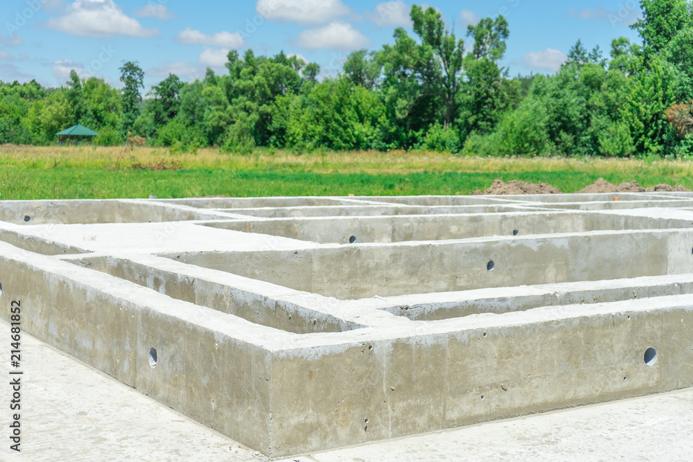 Foto de Production of the concrete base under the house with use of a ...