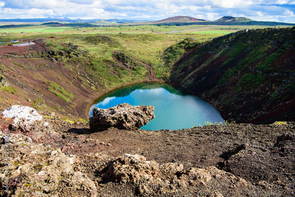 Kerið, lago de cráter volcánico en la ruta del Círculo Dorado de ...