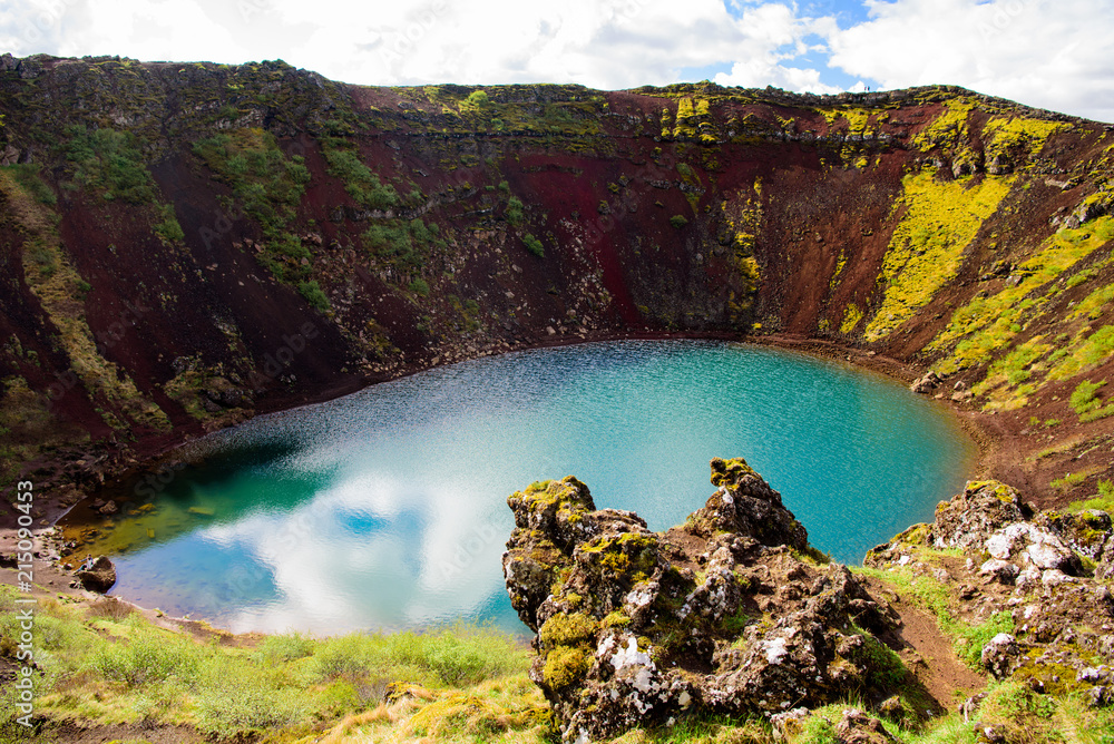 Kerið, lago de cráter volcánico en la ruta del Círculo Dorado de ...