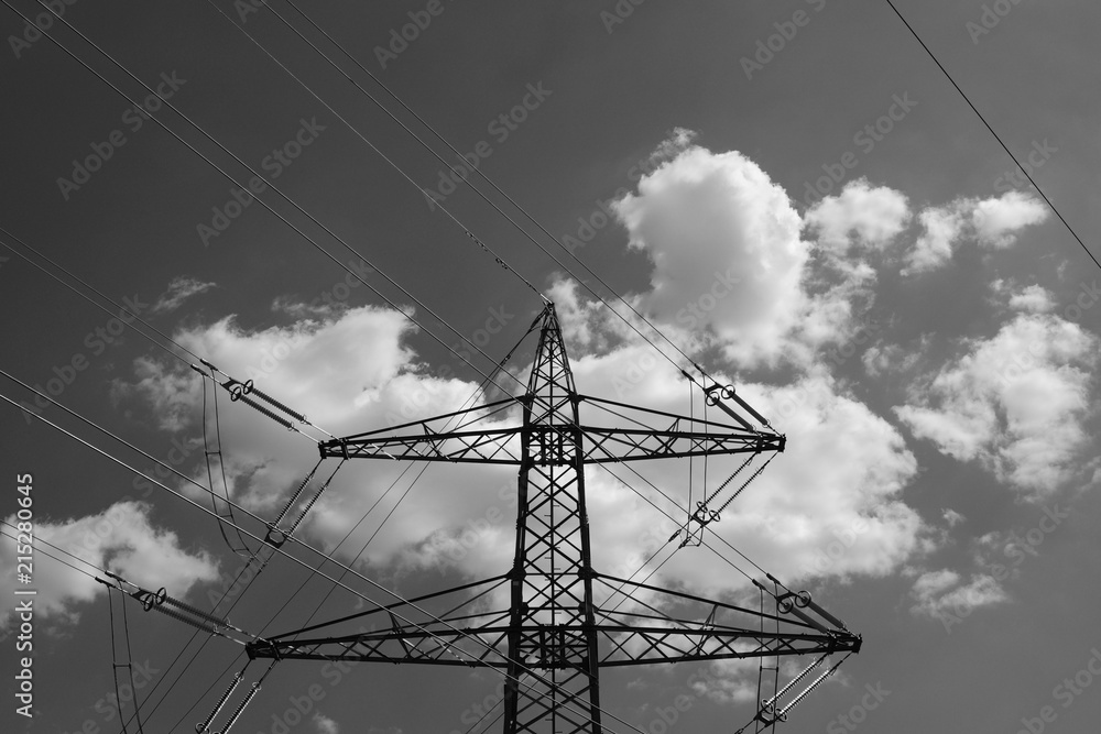 Elektrische Kraft Übertragung durch Leitungen und Kabel Stock-Foto ...