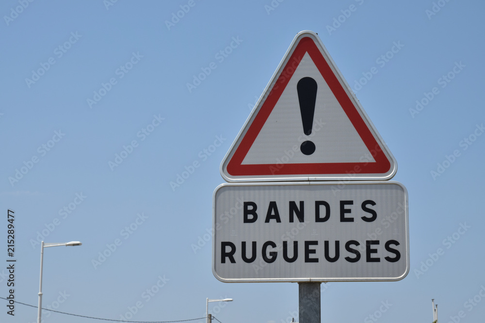 Panneau attention bandes rugueuses. Stock-Foto | Adobe Stock