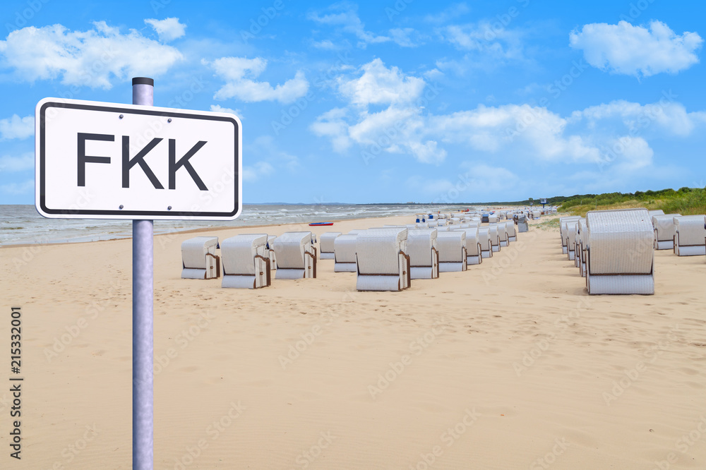 Strand - Schild - FKK - Sommerurlaub - Freikörperkultur - Hinweis Stock ...
