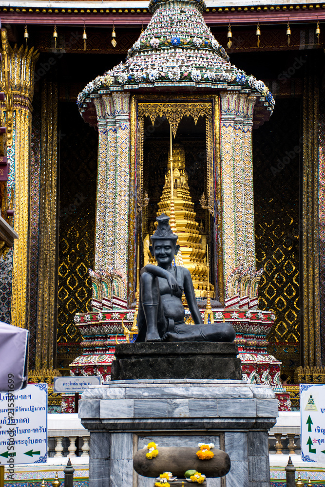 Wat Phra Kaew Statue