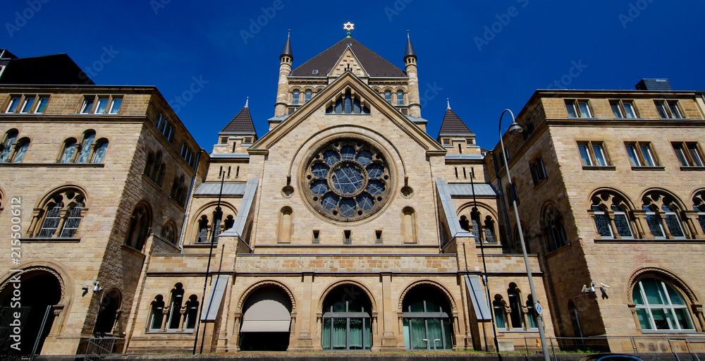 historische synagoge in der roonstrasse in köln Stock Photo | Adobe Stock