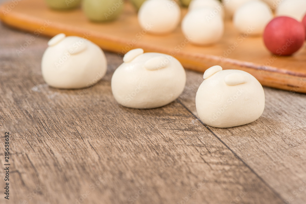 Foto de The cooking step of making Japanese Dango dessert with 3 ...