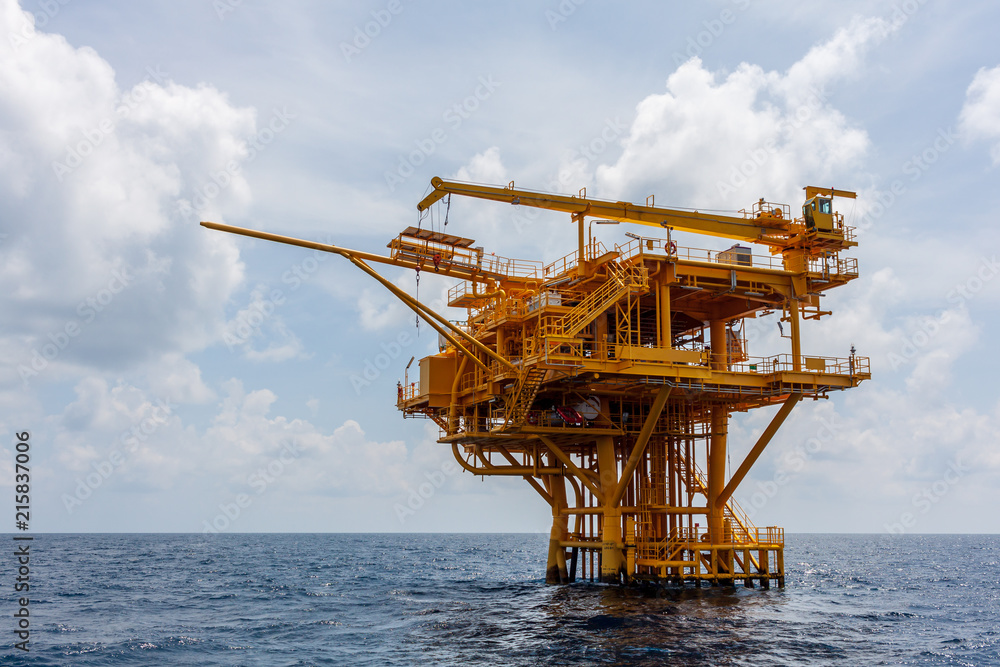 Offshore oil and Gas central processing platform and remote platform ...