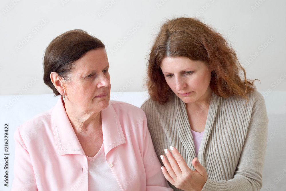 Senior Mutter und ihre Tochter Stock Photo | Adobe Stock