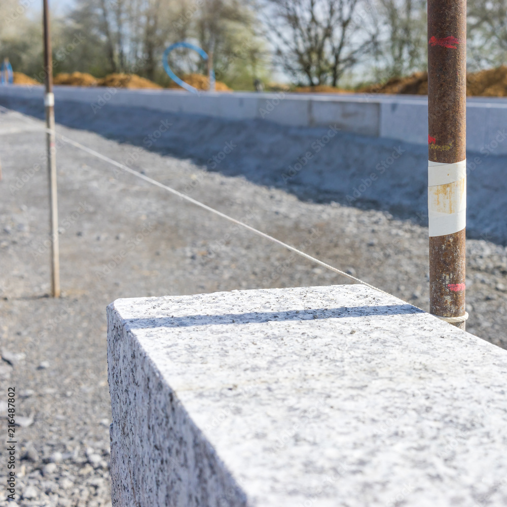 Bordsteine setzen im Strassenbau Stock-Foto | Adobe Stock
