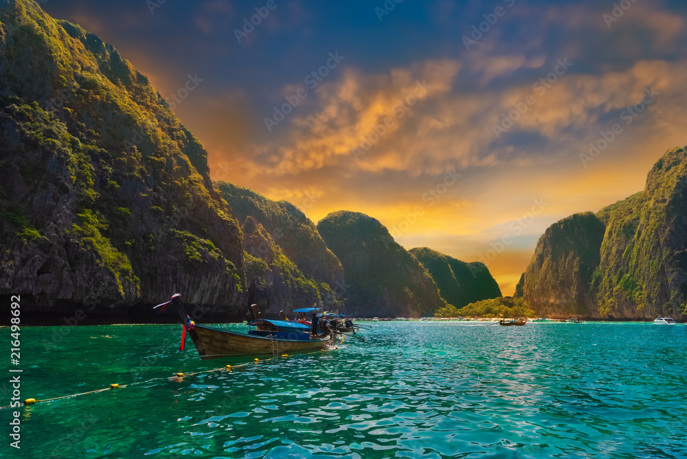 Maya bay at sunset, tropical tourist attraction scene in Thailand Stock ...