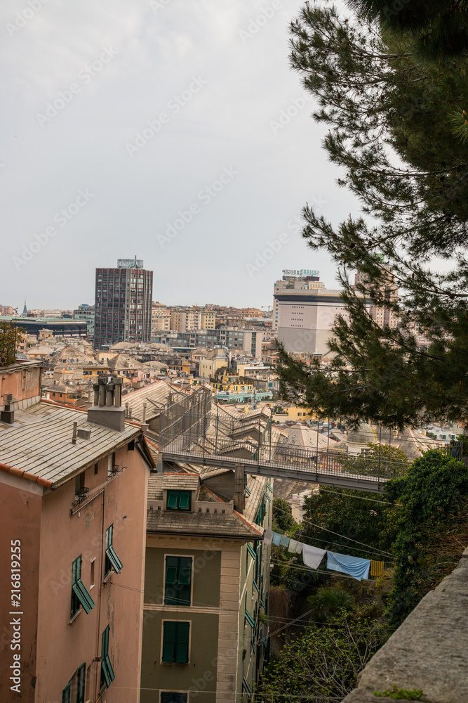 Scorci del centro storico e dei caruggi di Genova, Liguria, Italia ...