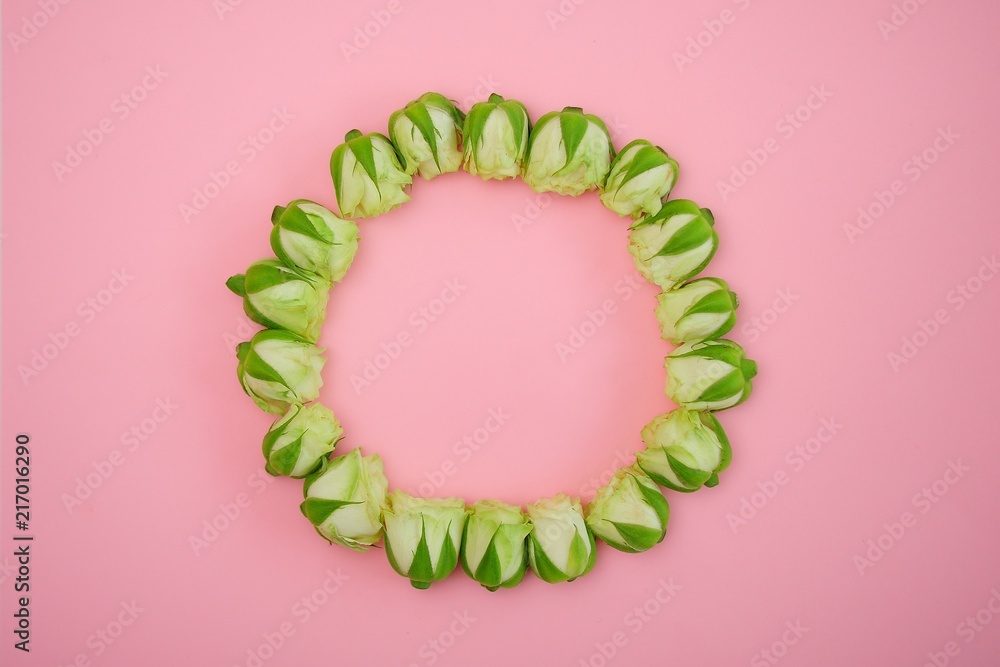 Wedding background with roses. Heart of roses. A circle of roses. Roses ...