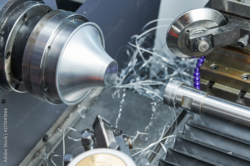 Foto de Sheet metal forming processes. spinning blank on cnc lathe ...
