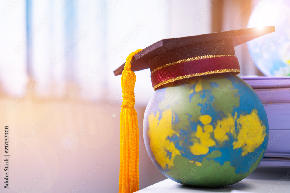 Graduated study abroad international Conceptual, Graduation hat on top ...