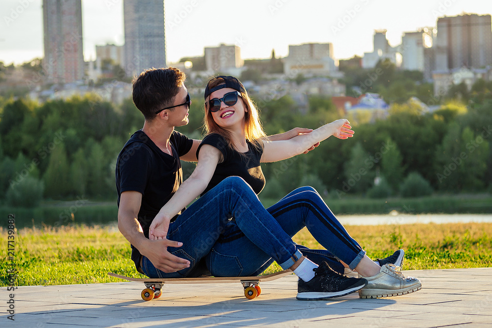 Skateboard Couple