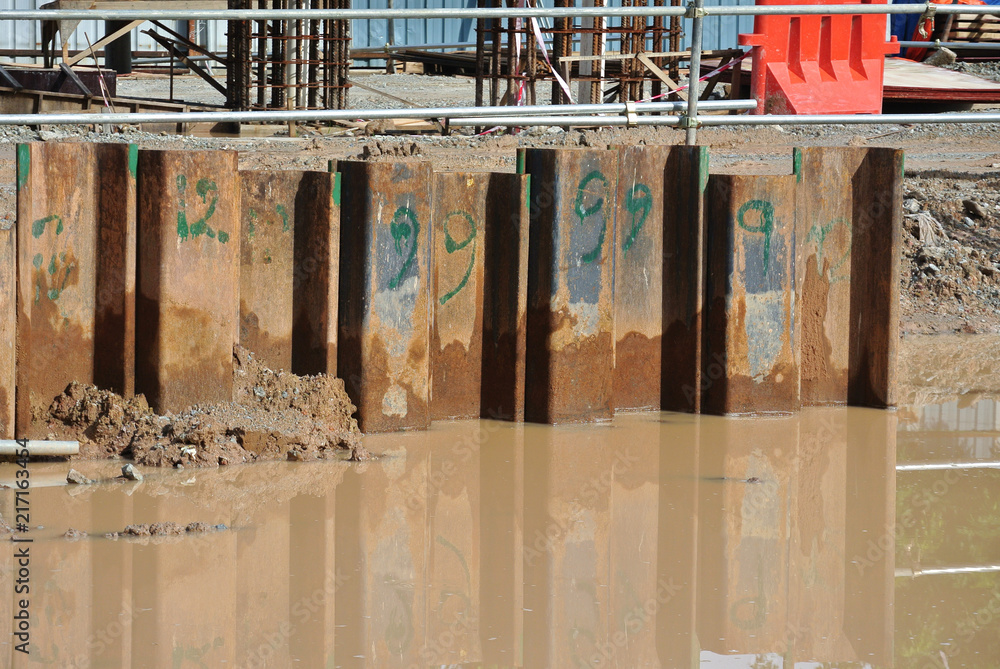 Foto Stock Temporary sheet pile cofferdam retaining wall at the ...