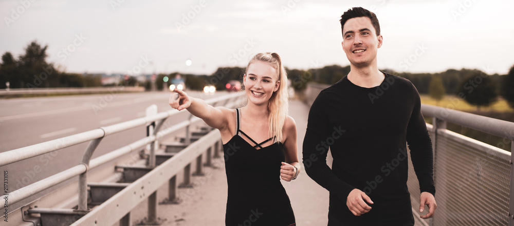 Freude am Sport, Mann und Frau haben Spaß beim Trainieren Stock-Foto ...