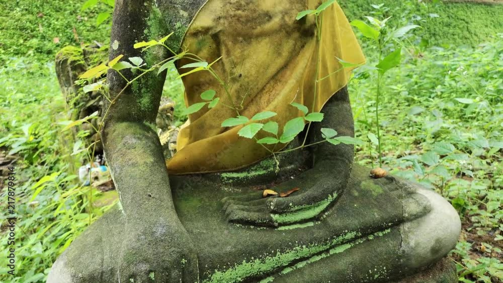 Buddha field of broken sculpture with beautiful ancient Buddha statue ...