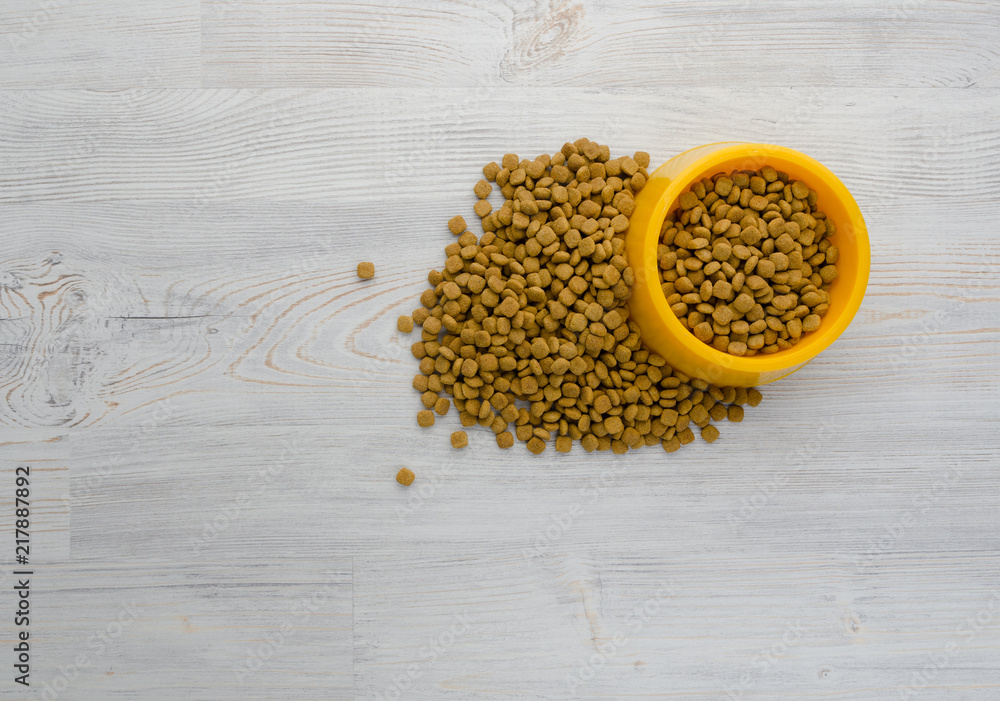 Cat food in bowl and on wood background Stock Photo | Adobe Stock
