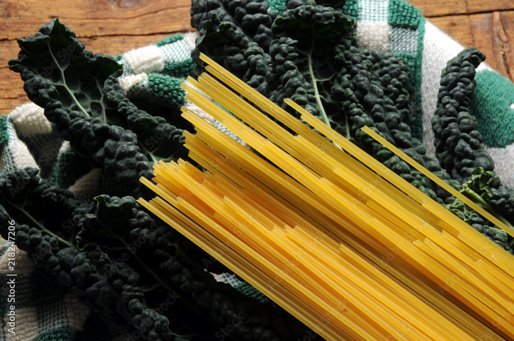 Spaghetti Brassica oleracea L. varietà acephala Cucina italiana leaf ...