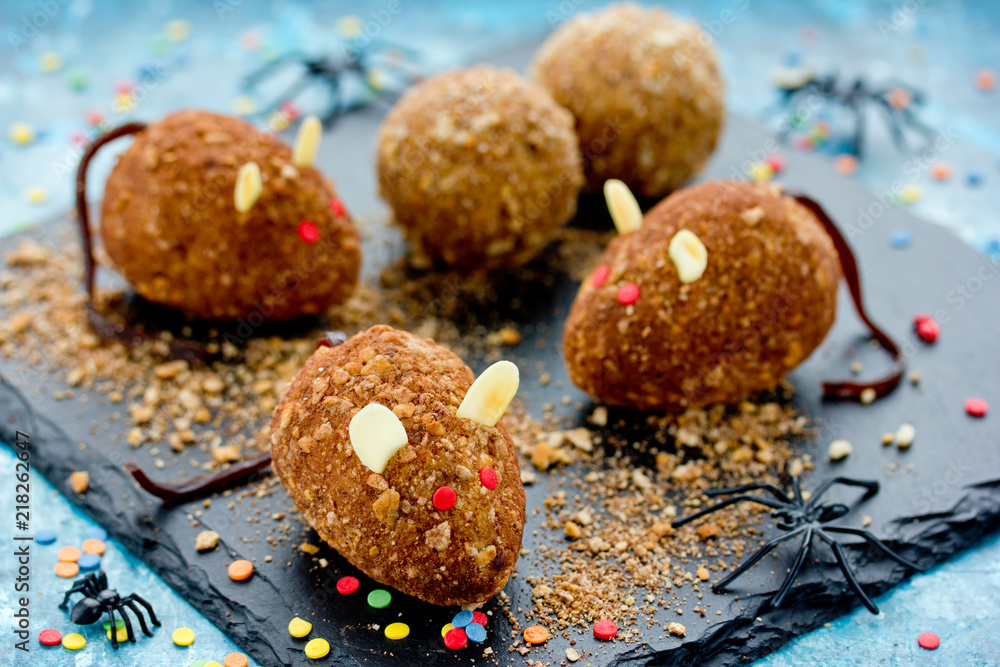 Mice cakes - funny and spooky Halloween dessert idea for kids, edible ...